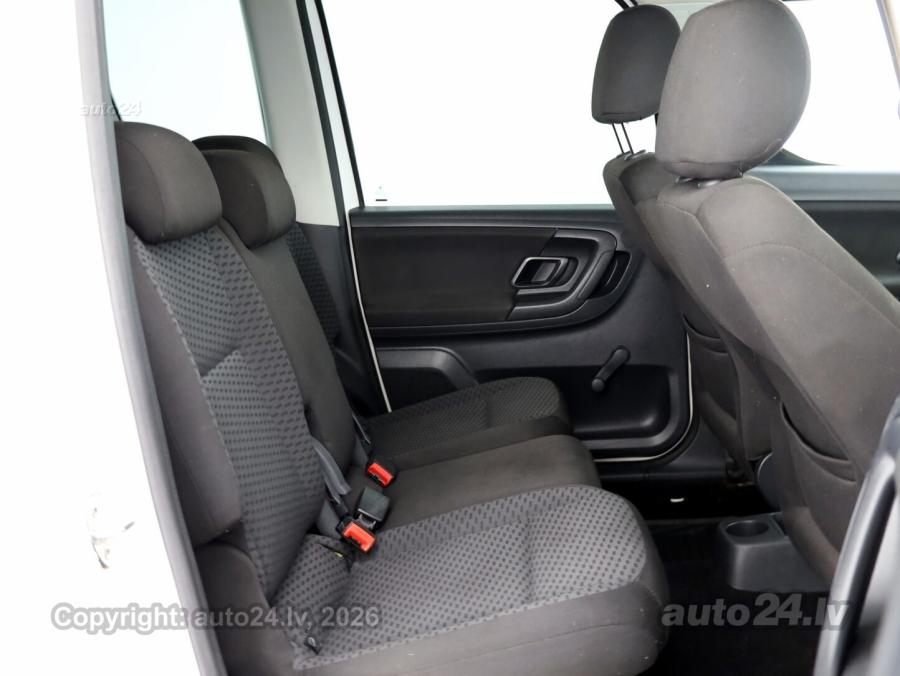 Balts Skoda Roomster 2012 Tallina, ar dzinēja tilpumu 1.20 L un nobraukumu 264 tūkst. km par 1799 €, foto 8 vietnē AUTOMOTO.COM.LV