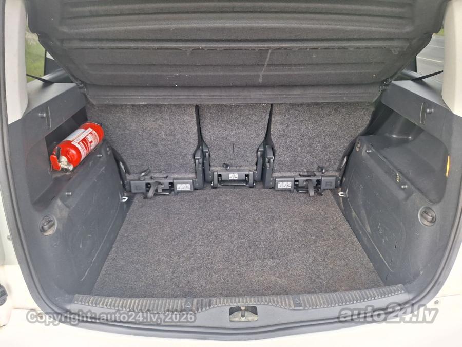Balts Skoda Roomster 2013 Tallina, ar dzinēja tilpumu 1.20 L un nobraukumu 152 tūkst. km par 3250 €, foto 10 vietnē AUTOMOTO.COM.LV