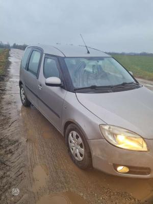Yellow Skoda Roomster 2008 in Kaunas, with an engine capacity of 0.00 L and mileage of 220 thousand km for 950 €, photo 2 on AUTOMOTO.COM.LV
