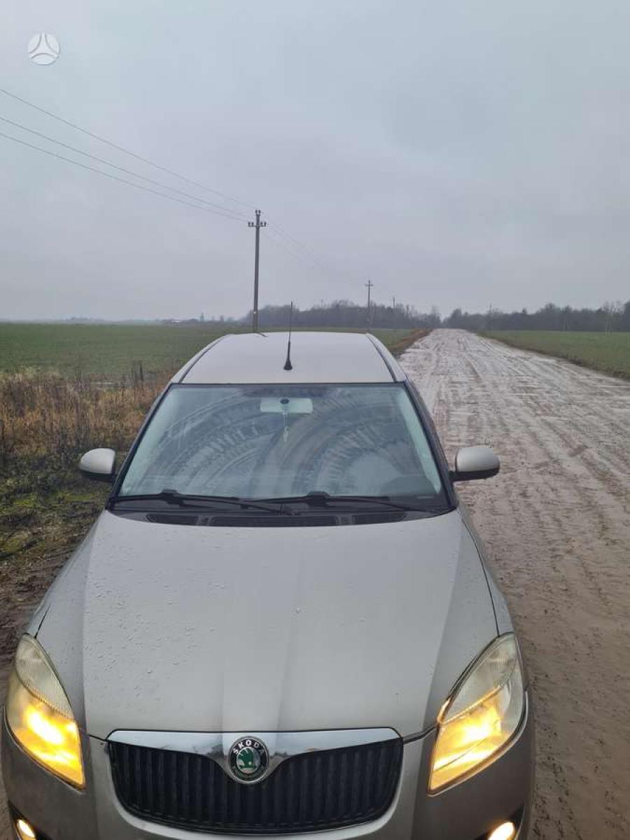 Yellow Skoda Roomster 2008 in Kaunas, with an engine capacity of 0.00 L and mileage of 220 thousand km for 950 €, photo 3 on AUTOMOTO.COM.LV