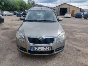Yellow Skoda Roomster 2008 in Vilnius, with an engine capacity of 1.60 L and mileage of 204 thousand km for 1200 €, photo 3 on AUTOMOTO.COM.LV