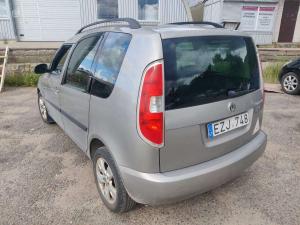 Yellow Skoda Roomster 2008 in Vilnius, with an engine capacity of 1.60 L and mileage of 204 thousand km for 1200 €, photo 5 on AUTOMOTO.COM.LV