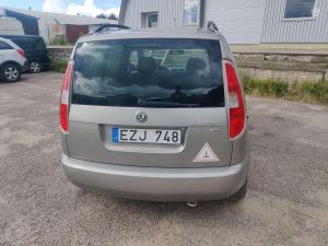 Yellow Skoda Roomster 2008 in Vilnius, with an engine capacity of 1.60 L and mileage of 204 thousand km for 1200 €, photo 6 on AUTOMOTO.COM.LV
