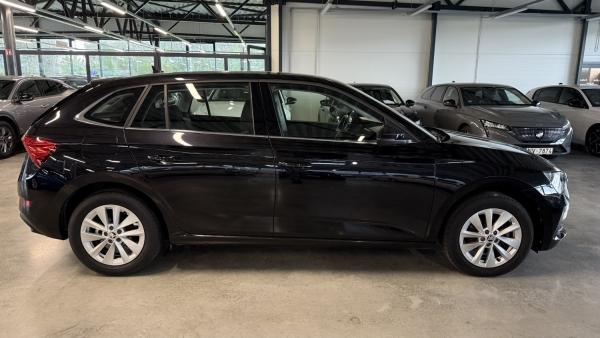 Black Skoda Scala 2023 in Riga, with an engine capacity of 1.00 L and mileage of 44 thousand km for 1640000 €, photo 4 on AUTOMOTO.COM.LV