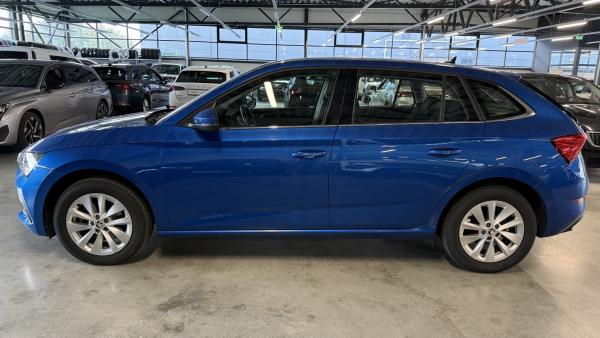 Blue Skoda Scala 2023 in Riga, with an engine capacity of 1.00 L and mileage of 58 thousand km for 1540000 €, photo 1 on AUTOMOTO.COM.LV