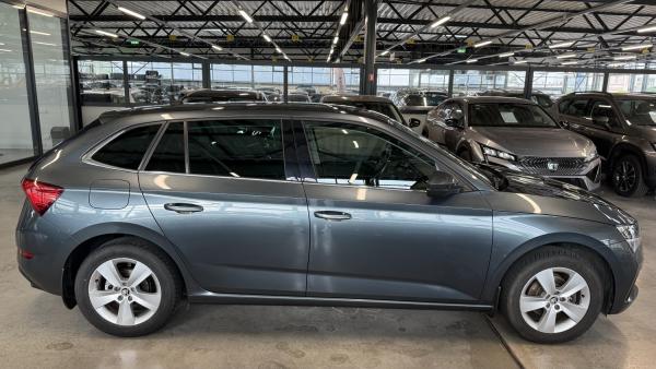 Skoda Scala 2020 in Riga on AUTOMOTO.COM.LV Grey Skoda Scala 2020 in Riga, with an engine capacity of 1.00 L and mileage of 101 thousand km for 10900 €, photo 5 on AUTOMOTO.COM.LV