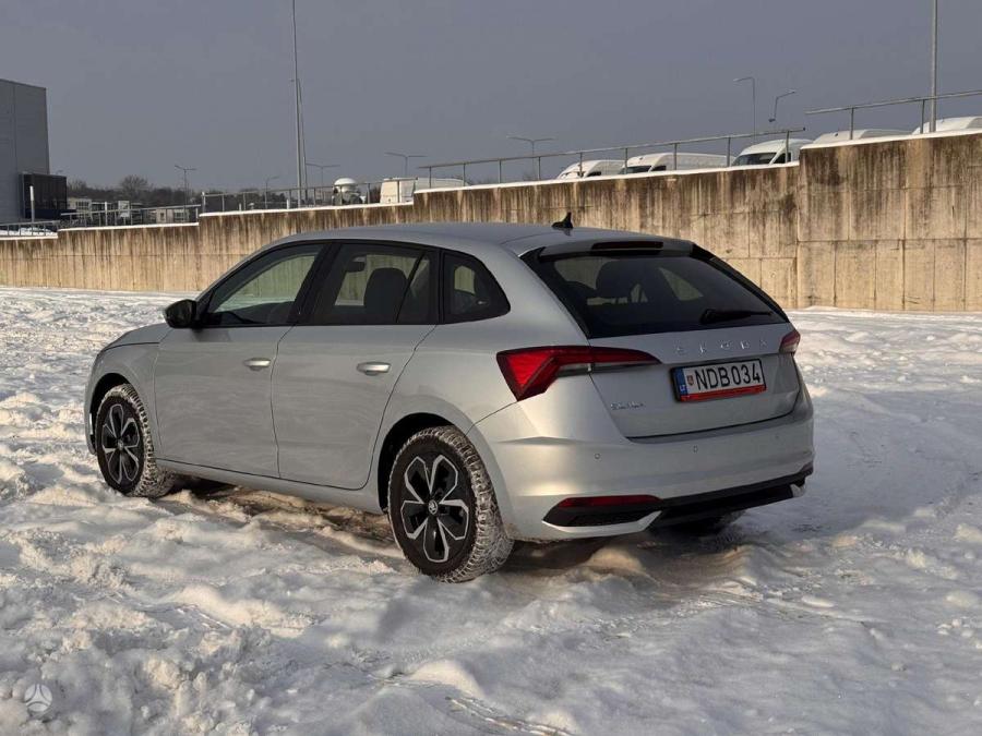 Grey Skoda Scala 2024 in Vilnius, with an engine capacity of 1.00 L and mileage of 45 thousand km for 17500 €, photo 3 on AUTOMOTO.COM.LV