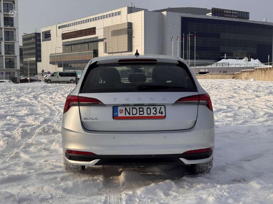Grey Skoda Scala 2024 in Vilnius, with an engine capacity of 1.00 L and mileage of 45 thousand km for 17500 €, photo 8 on AUTOMOTO.COM.LV