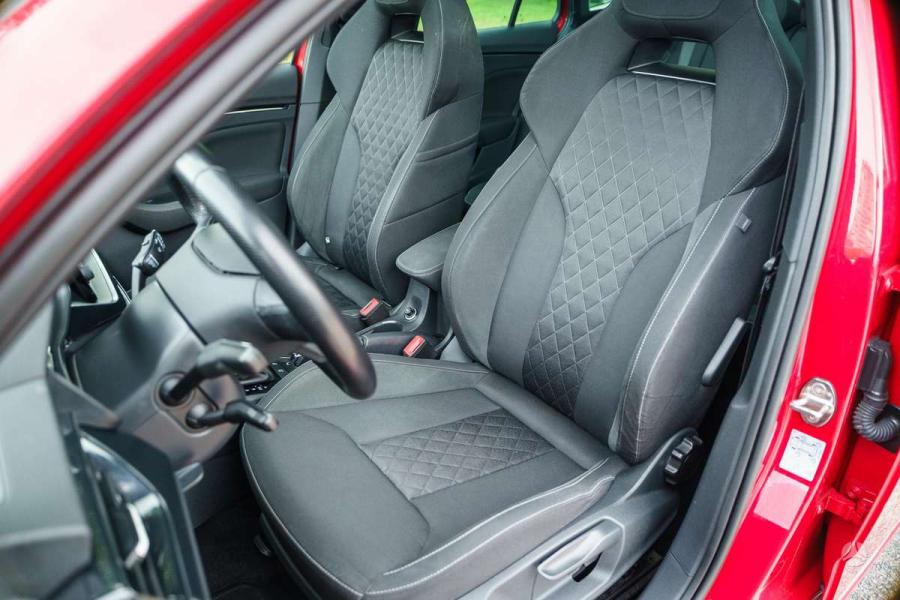 Red Skoda Scala 2019 in Vilnius, with an engine capacity of 1.60 L and mileage of 205 thousand km for 11900 €, photo 18 on AUTOMOTO.COM.LV