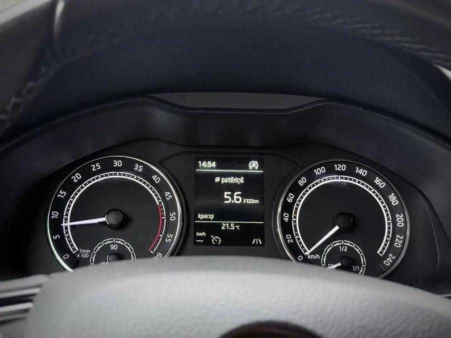 White Skoda Scala 2019 in Riga, with an engine capacity of 1.60 L and mileage of 248 thousand km for 9900 €, photo 12 on AUTOMOTO.COM.LV