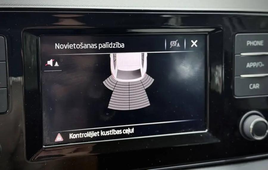 White Skoda Scala 2019 in Riga, with an engine capacity of 1.60 L and mileage of 248 thousand km for 9900 €, photo 16 on AUTOMOTO.COM.LV