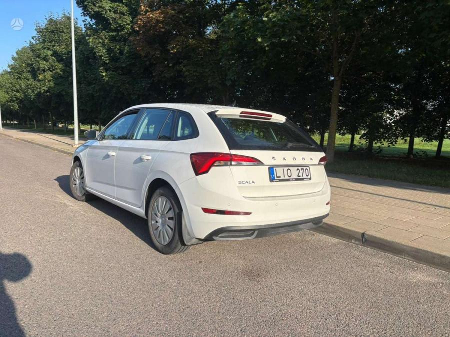 White Skoda Scala 2020 in Vilnius, with an engine capacity of 1.00 L and mileage of 61 thousand km for 10990 €, photo 4 on AUTOMOTO.COM.LV