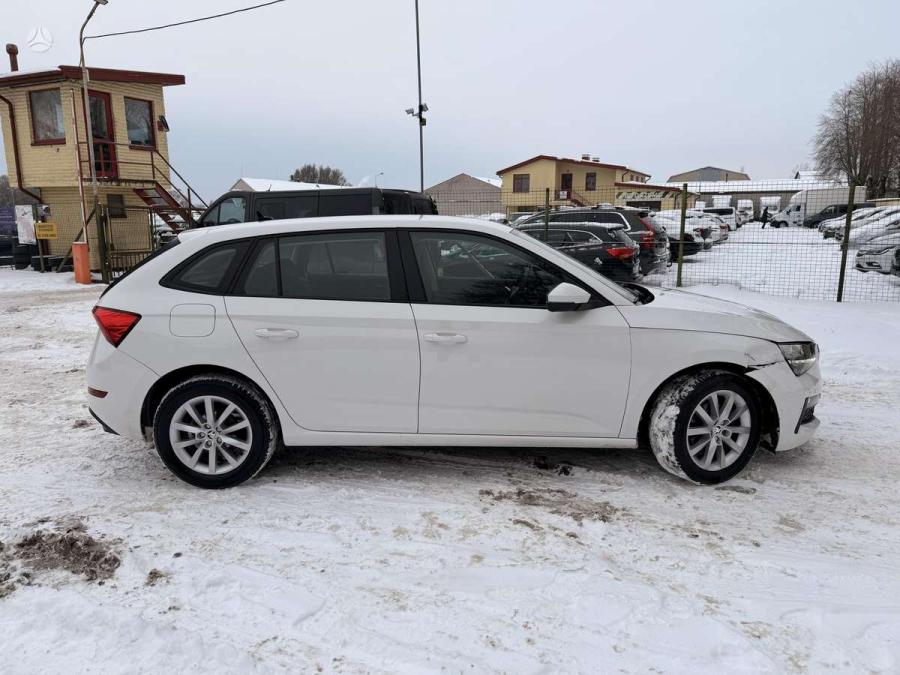 White Skoda Scala 2021 in Taurage, with an engine capacity of 1.60 L and mileage of 259 thousand km for 8150 €, photo 8 on AUTOMOTO.COM.LV
