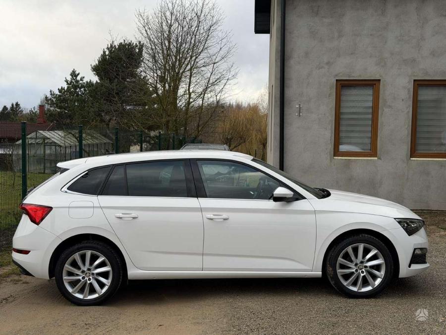 White Skoda Scala 2022 in Siauliai, with an engine capacity of 1.50 L and mileage of 200 thousand km for 12947 €, photo 2 on AUTOMOTO.COM.LV