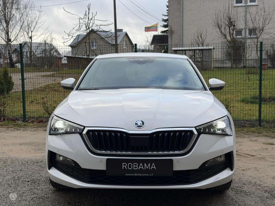 White Skoda Scala 2022 in Siauliai, with an engine capacity of 1.50 L and mileage of 200 thousand km for 12947 €, photo 8 on AUTOMOTO.COM.LV
