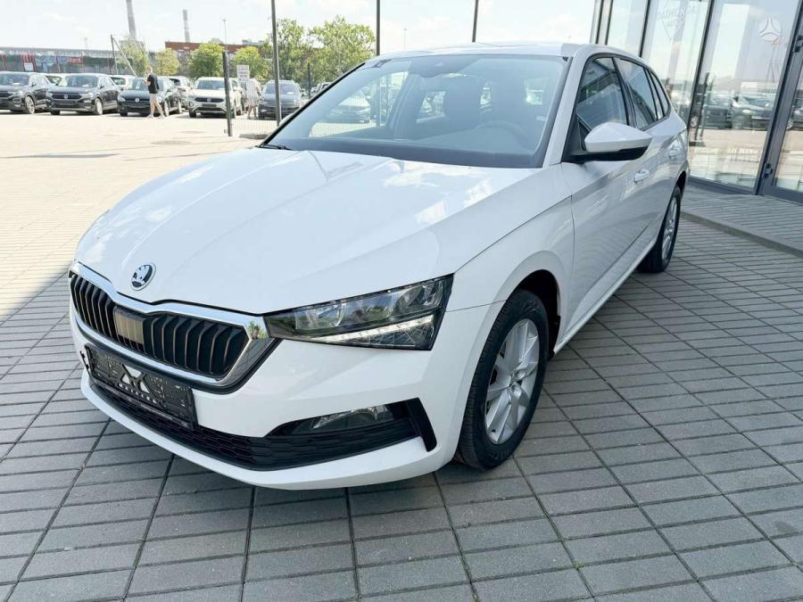 White Skoda Scala 2022 in Kaunas, with an engine capacity of 1.00 L and mileage of 165 thousand km for 12900 €, photo 1 on AUTOMOTO.COM.LV