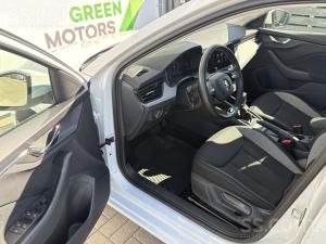 White Skoda Scala 2024 in Riga, with an engine capacity of 1.00 L and mileage of 45 thousand km for 20500 €, photo 12 on AUTOMOTO.COM.LV