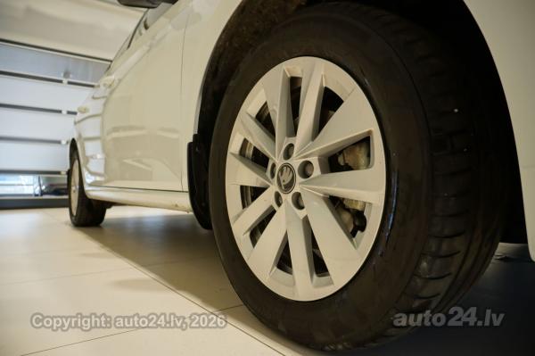 Balts Skoda Scala 2025 Tallina, ar dzinēja tilpumu 1.00 L un nobraukumu 33 tūkst. km par 21900 €, foto 6 vietnē AUTOMOTO.COM.LV