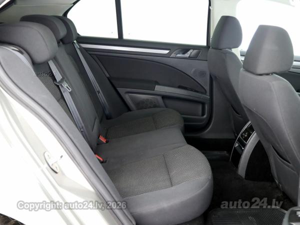 Beige Skoda SuperB 2011 in Tallinn, with an engine capacity of 1.80 L and mileage of 235 thousand km for 1399 €, photo 7 on AUTOMOTO.COM.LV