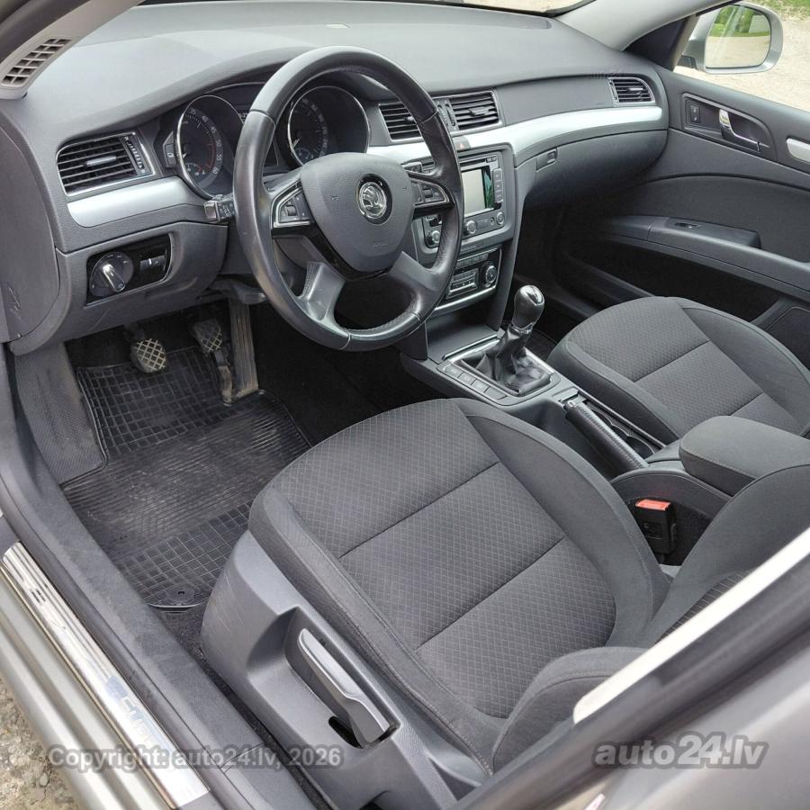 Smilšu krāsa Skoda SuperB 2013 Tartu, ar dzinēja tilpumu 2.00 L un nobraukumu 335 tūkst. km par 6599 €, foto 10 vietnē AUTOMOTO.COM.LV