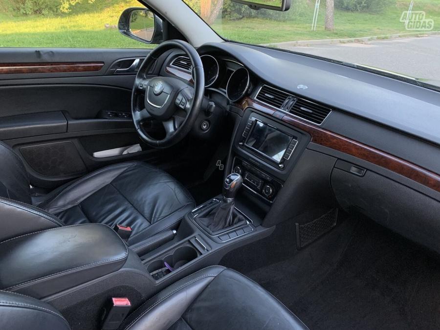 Black Skoda SuperB 2009 in Kaunas, with an engine capacity of 2.00 L and mileage of 341 thousand km for 2800 €, photo 12 on AUTOMOTO.COM.LV