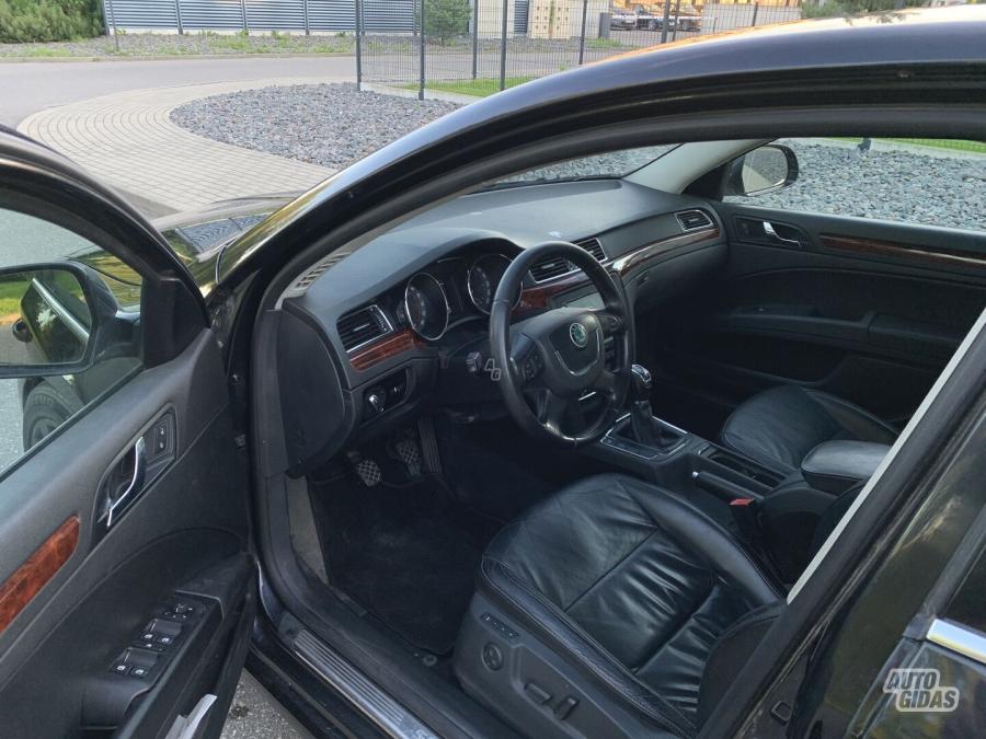 Black Skoda SuperB 2009 in Kaunas, with an engine capacity of 2.00 L and mileage of 341 thousand km for 2800 €, photo 13 on AUTOMOTO.COM.LV