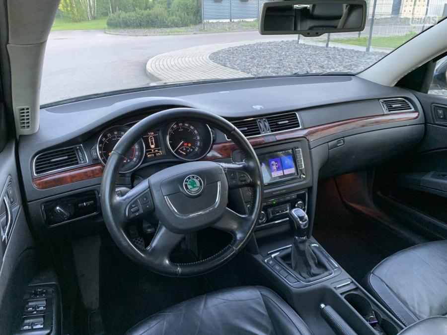 Black Skoda SuperB 2009 in Kaunas, with an engine capacity of 2.00 L and mileage of 341 thousand km for 2800 €, photo 23 on AUTOMOTO.COM.LV