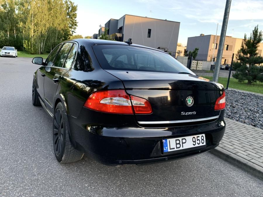 Black Skoda SuperB 2009 in Kaunas, with an engine capacity of 2.00 L and mileage of 341 thousand km for 2800 €, photo 26 on AUTOMOTO.COM.LV