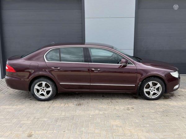 Black Skoda SuperB 2009 in Vilnius, with an engine capacity of 1.97 L and mileage of 338 thousand km for 1850 €, photo 3 on AUTOMOTO.COM.LV