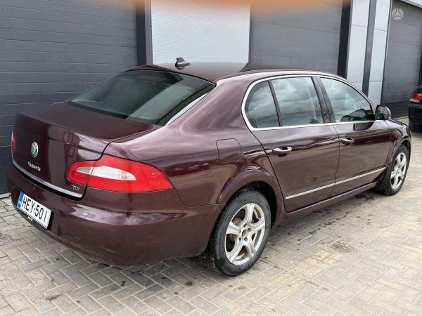 Black Skoda SuperB 2009 in Vilnius, with an engine capacity of 1.97 L and mileage of 338 thousand km for 1850 €, photo 4 on AUTOMOTO.COM.LV