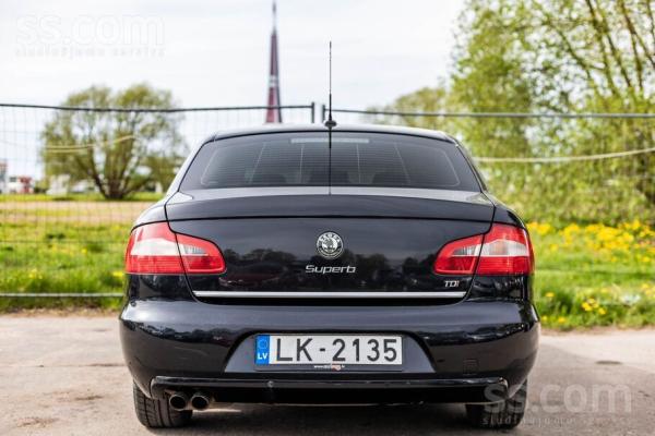 Black Skoda SuperB 2010 in Riga, with an engine capacity of 2.00 L and mileage of 370 thousand km for 4990 €, photo 8 on AUTOMOTO.COM.LV