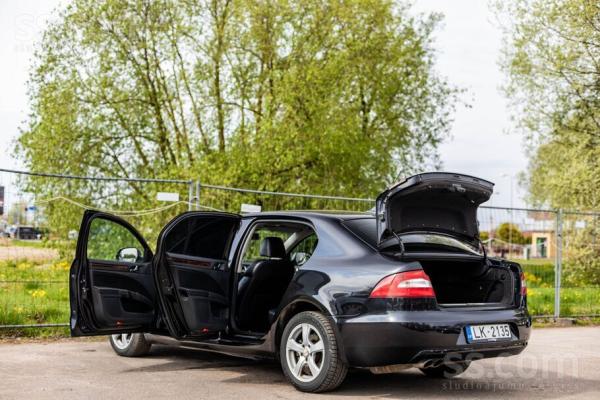 Black Skoda SuperB 2010 in Riga, with an engine capacity of 2.00 L and mileage of 370 thousand km for 4990 €, photo 9 on AUTOMOTO.COM.LV