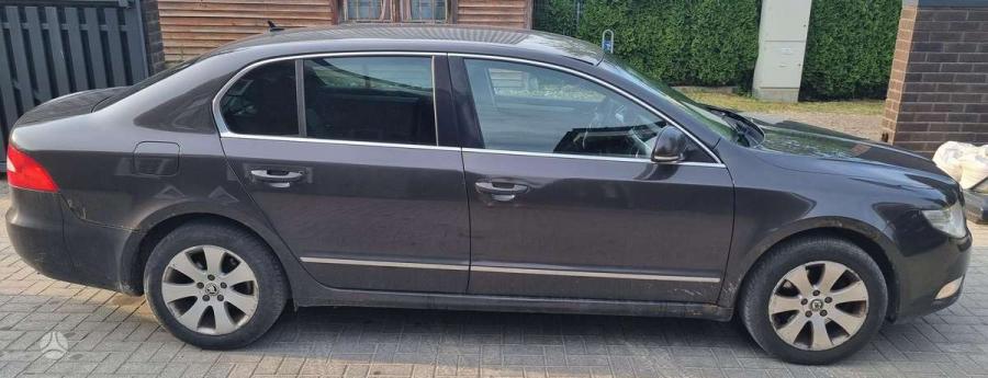 Melns Skoda SuperB 2010 Viļņa, ar dzinēja tilpumu 1.97 L un nobraukumu 345 tūkst. km par 2700 €, foto 3 vietnē AUTOMOTO.COM.LV