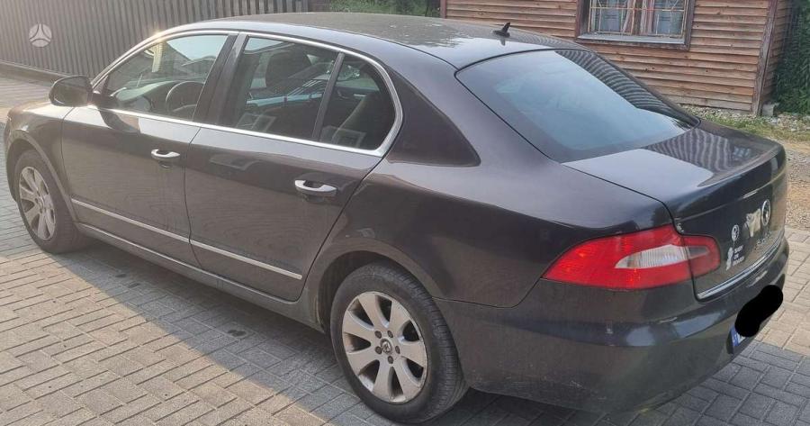 Melns Skoda SuperB 2010 Viļņa, ar dzinēja tilpumu 1.97 L un nobraukumu 345 tūkst. km par 2700 €, foto 6 vietnē AUTOMOTO.COM.LV
