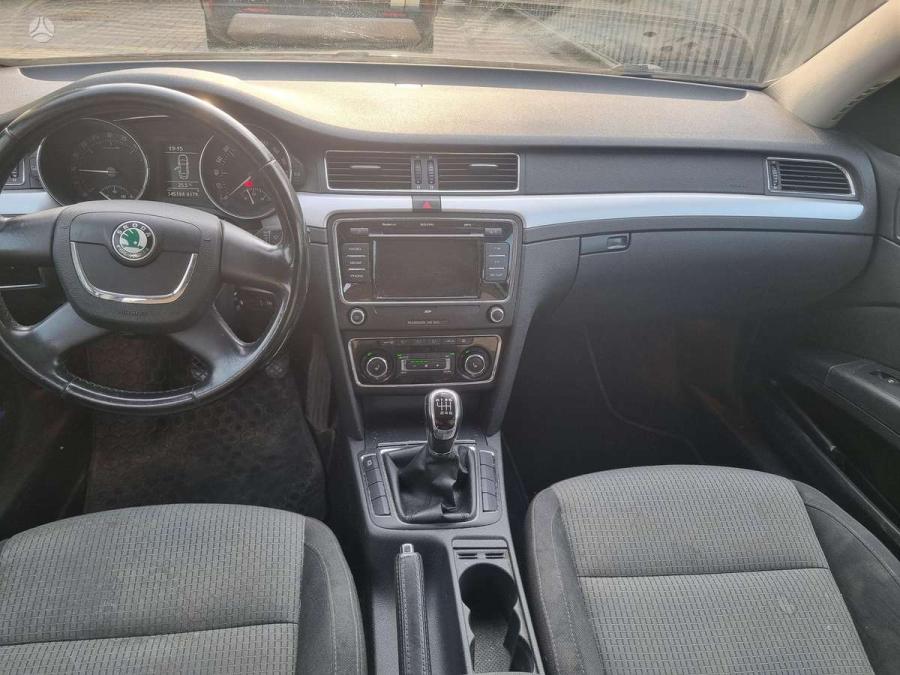 Melns Skoda SuperB 2010 Viļņa, ar dzinēja tilpumu 1.97 L un nobraukumu 345 tūkst. km par 2700 €, foto 7 vietnē AUTOMOTO.COM.LV