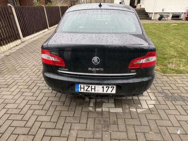 Black Skoda SuperB 2013 in Panevezys, with an engine capacity of 2.00 L and mileage of 362 thousand km for 1600 €, photo 4 on AUTOMOTO.COM.LV