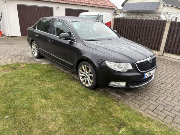 Black Skoda SuperB 2013 in Panevezys, with an engine capacity of 2.00 L and mileage of 362 thousand km for 1600 €, photo 6 on AUTOMOTO.COM.LV