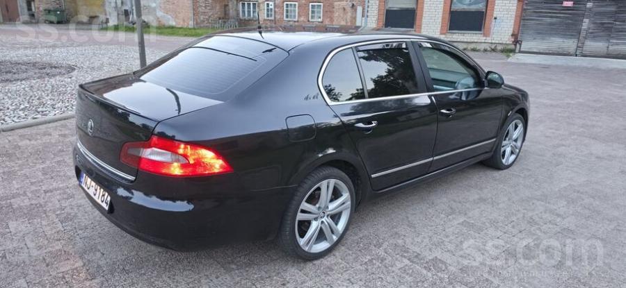 Black Skoda SuperB 2013 in Kuldiga, with an engine capacity of 2.00 L and mileage of 340 thousand km for 3999 €, photo 6 on AUTOMOTO.COM.LV