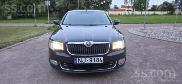 Black Skoda SuperB 2013 in Kuldiga, with an engine capacity of 2.00 L and mileage of 340 thousand km for 3999 €, photo 7 on AUTOMOTO.COM.LV