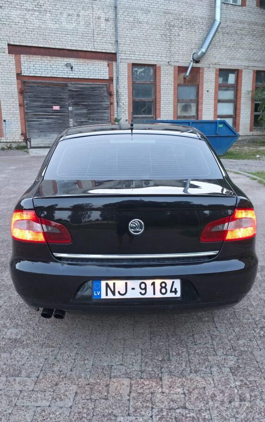 Black Skoda SuperB 2013 in Kuldiga, with an engine capacity of 2.00 L and mileage of 340 thousand km for 3999 €, photo 9 on AUTOMOTO.COM.LV