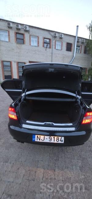 Black Skoda SuperB 2013 in Kuldiga, with an engine capacity of 2.00 L and mileage of 340 thousand km for 3999 €, photo 12 on AUTOMOTO.COM.LV