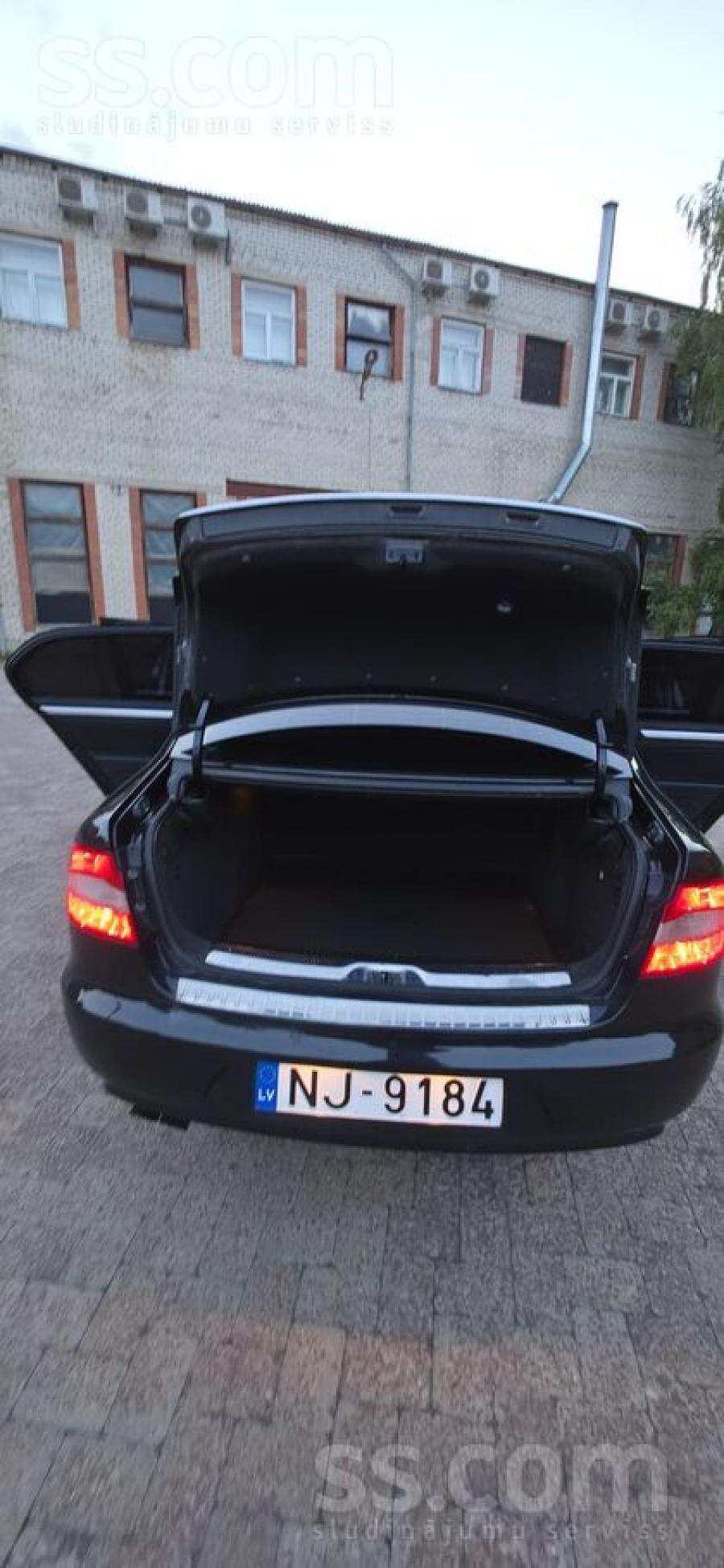 Black Skoda SuperB 2013 in Kuldiga, with an engine capacity of 2.00 L and mileage of 340 thousand km for 3999 €, photo 12 on AUTOMOTO.COM.LV