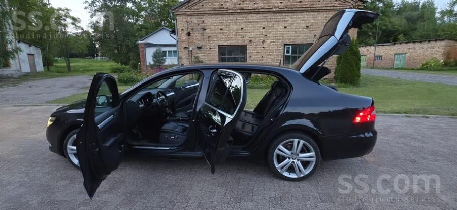 Black Skoda SuperB 2013 in Kuldiga, with an engine capacity of 2.00 L and mileage of 340 thousand km for 3999 €, photo 13 on AUTOMOTO.COM.LV