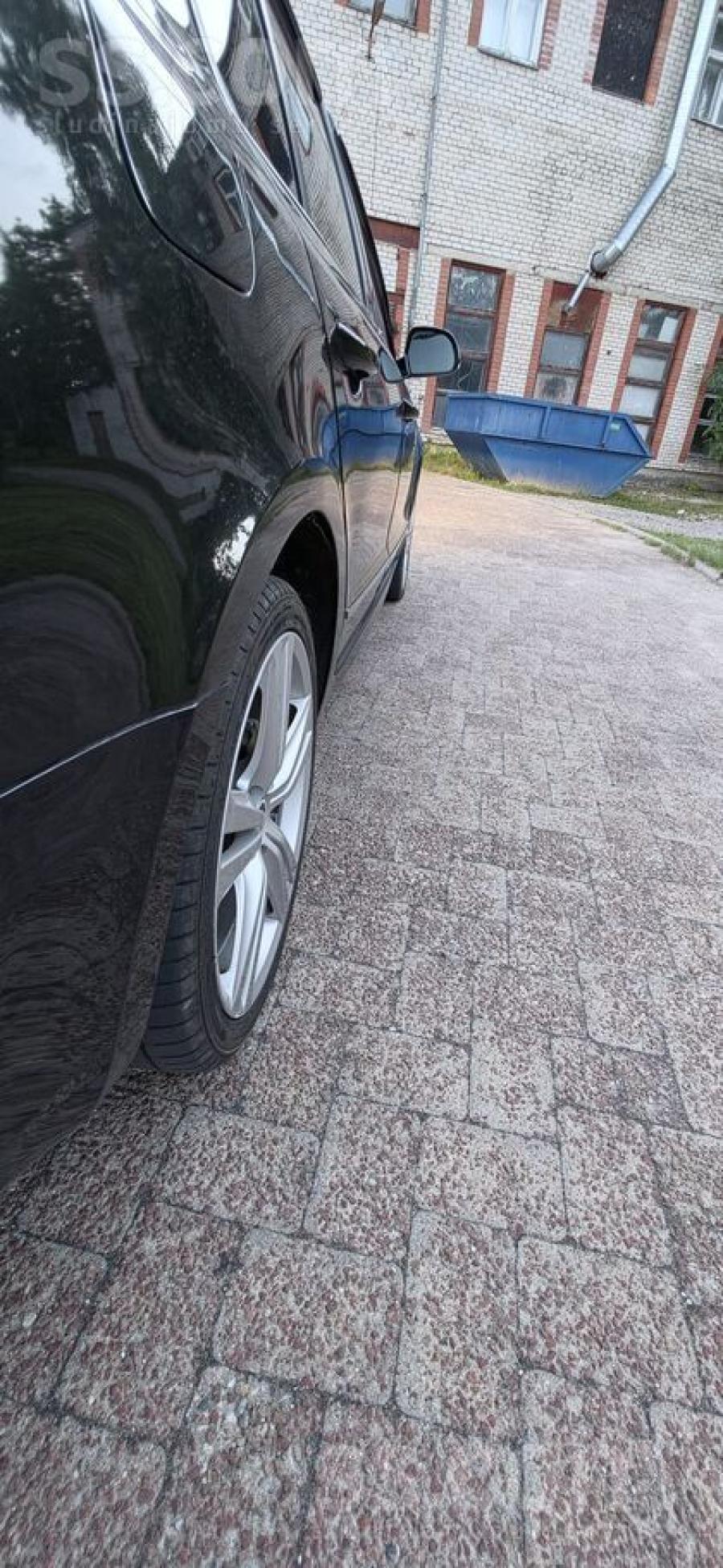 Black Skoda SuperB 2013 in Kuldiga, with an engine capacity of 2.00 L and mileage of 340 thousand km for 3999 €, photo 15 on AUTOMOTO.COM.LV