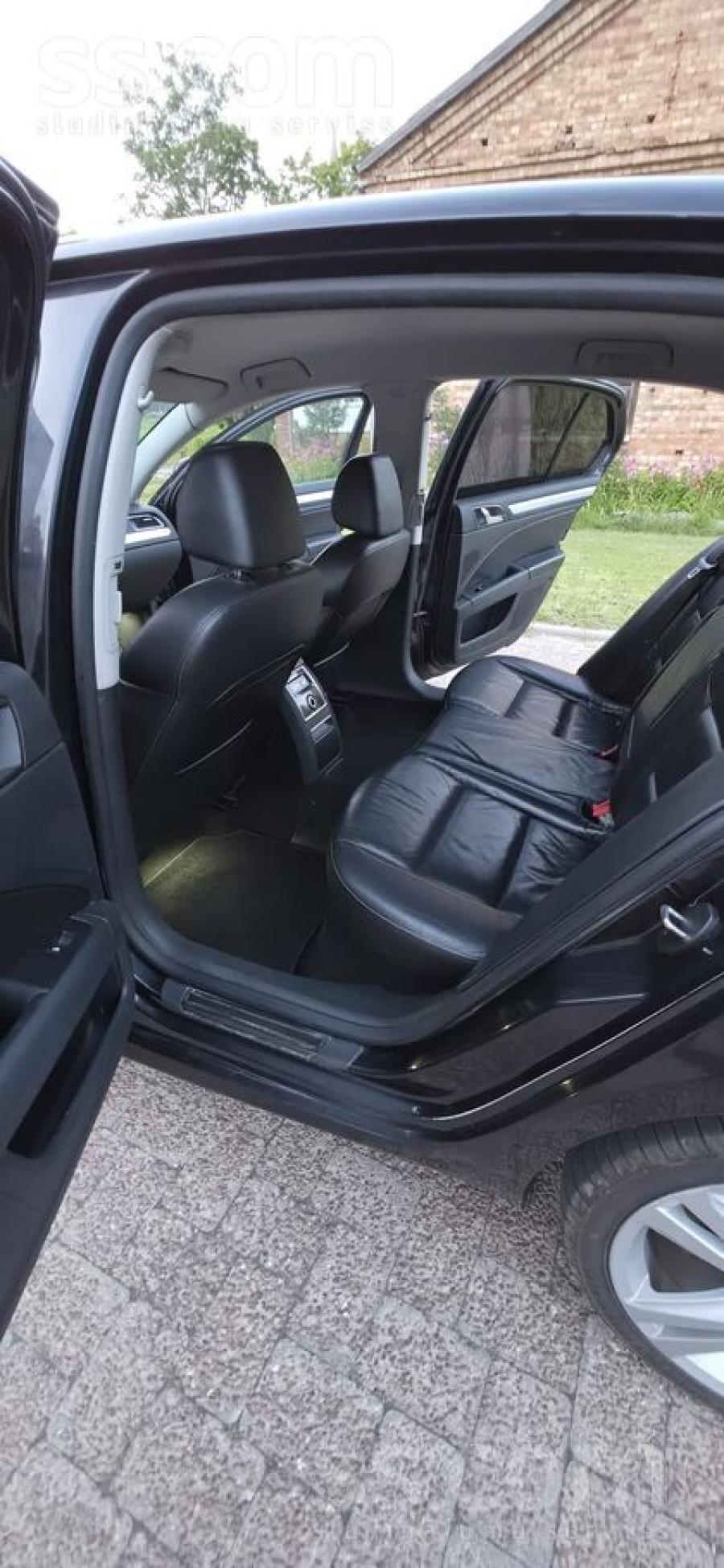Black Skoda SuperB 2013 in Kuldiga, with an engine capacity of 2.00 L and mileage of 340 thousand km for 3999 €, photo 19 on AUTOMOTO.COM.LV