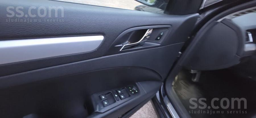 Black Skoda SuperB 2013 in Kuldiga, with an engine capacity of 2.00 L and mileage of 340 thousand km for 3999 €, photo 22 on AUTOMOTO.COM.LV