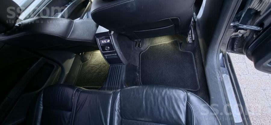 Black Skoda SuperB 2013 in Kuldiga, with an engine capacity of 2.00 L and mileage of 340 thousand km for 3999 €, photo 28 on AUTOMOTO.COM.LV