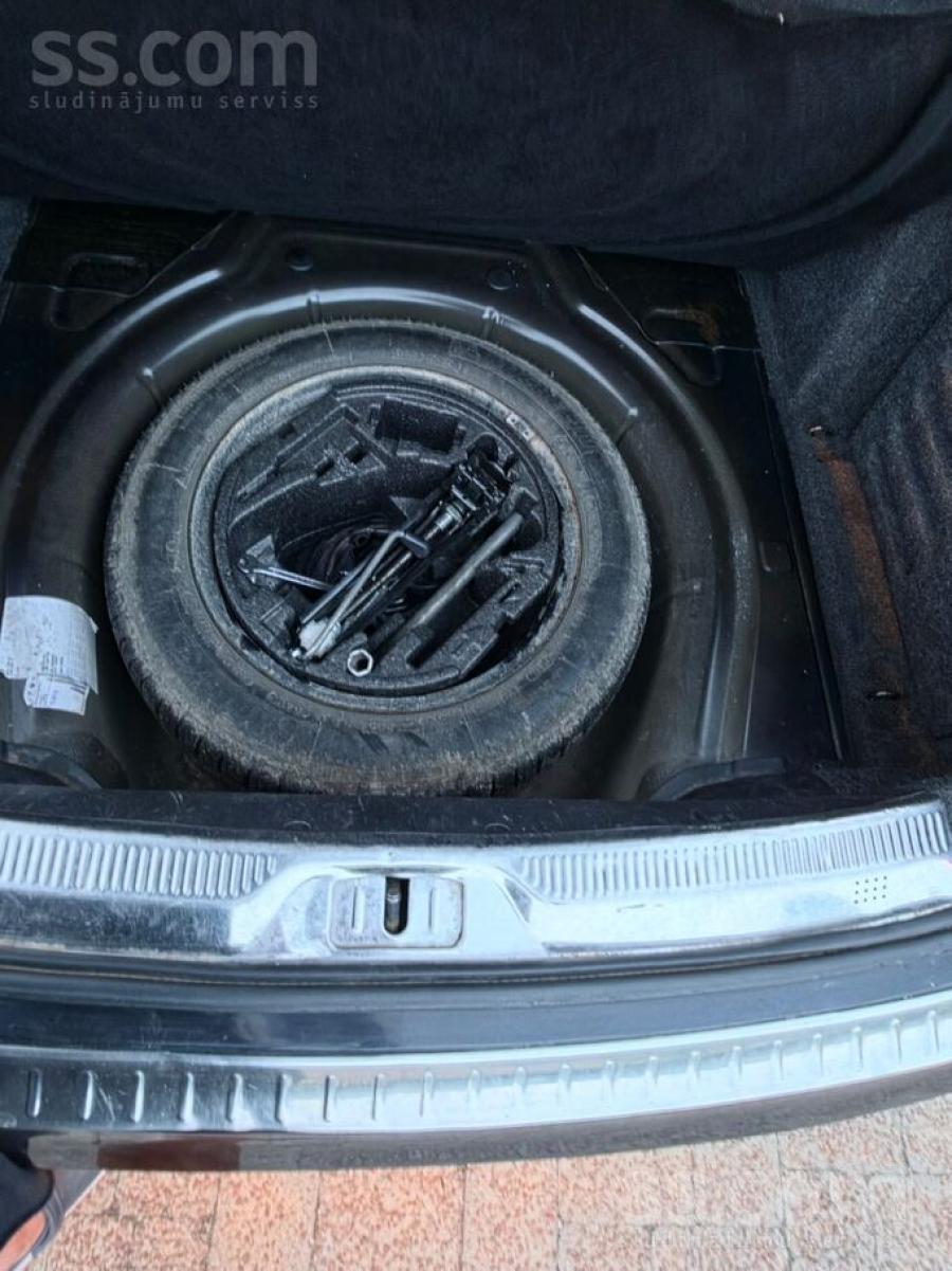 Black Skoda SuperB 2013 in Kuldiga, with an engine capacity of 2.00 L and mileage of 340 thousand km for 3999 €, photo 29 on AUTOMOTO.COM.LV