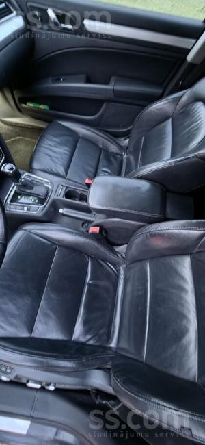 Black Skoda SuperB 2013 in Kuldiga, with an engine capacity of 2.00 L and mileage of 340 thousand km for 3999 €, photo 34 on AUTOMOTO.COM.LV
