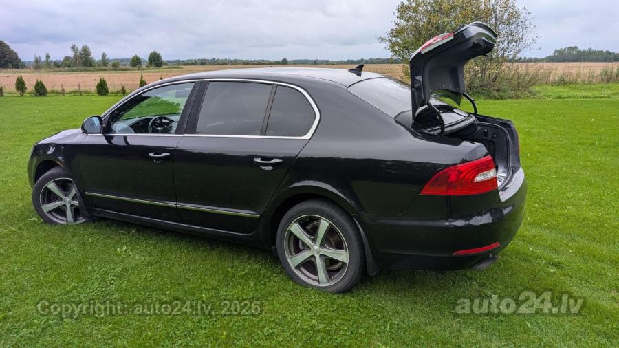 Melns Skoda SuperB 2013 Rapla, ar dzinēja tilpumu 2.00 L un nobraukumu 371 tūkst. km par 6000 €, foto 12 vietnē AUTOMOTO.COM.LV